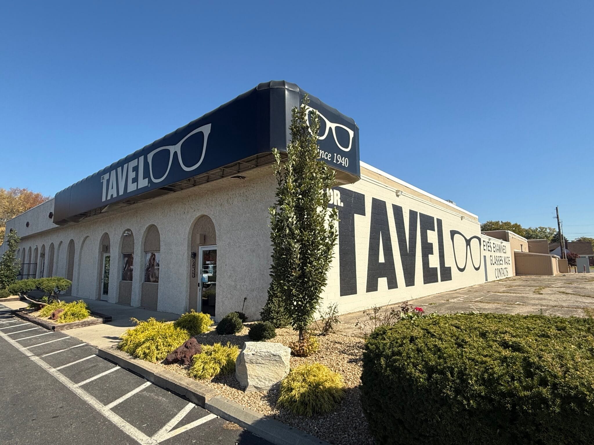 Eye Doctor in Indianapolis, IN | 2835 Lafayette Rd. | Dr. Tavel